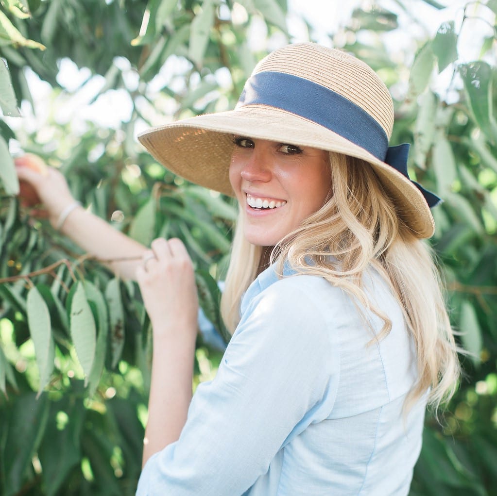 How to Host an at-Home SAG Awards Viewing Party - Wine 365